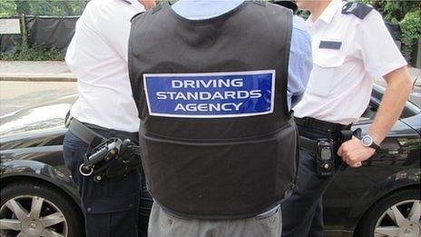 Police warning over unlicensed driving instructors - BBC News