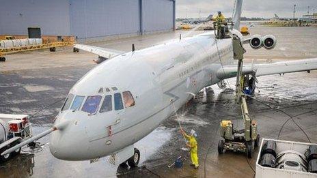 Vickers VC10 jetliners fly last mission from RAF Brize Norton - BBC News