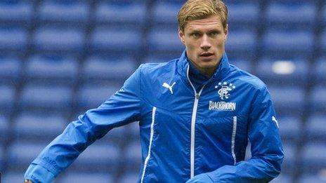 Marius Zaliukas: Leeds United confirm signing of defender - BBC Sport