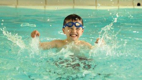 Worcester's £10m swimming pool at Perdiswell opens - BBC News