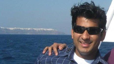Costa Concordia wreck: Remains of Indian waiter 'found' - BBC News