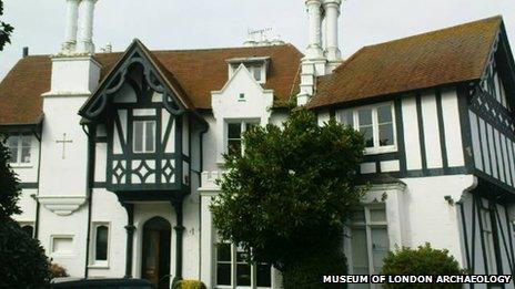 English Heritage plans survey for all Grade II listed buildings - BBC News