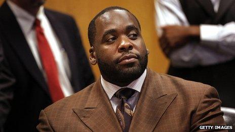 Detroit ex-Mayor Kwame Kilpatrick sentenced to 28 years - BBC News