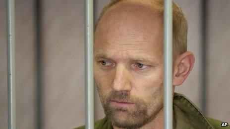 Greenpeace Briton Frank Hewetson denied bail in Russia - BBC News