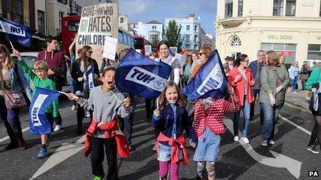 Brighton and Hove teachers stage march and rally - BBC News