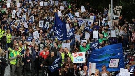 Brighton and Hove teachers stage march and rally - BBC News