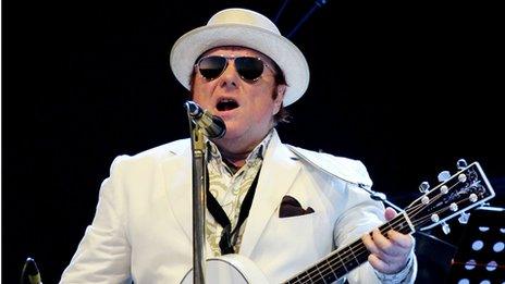 Freedom of Belfast honour for Van Morrison - BBC News
