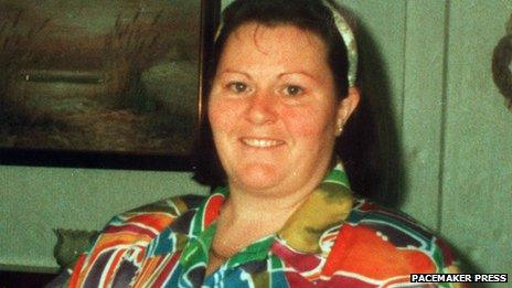 Hundreds attend Shankill bombing church service - BBC News