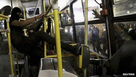 Brazil protests: Sao Paulo bus station attacked - BBC News