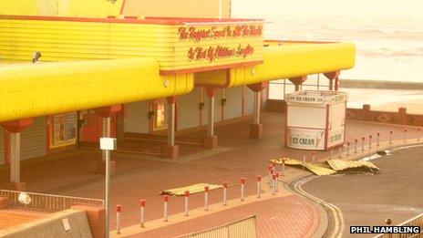 Clacton Pier helter-skelter blown down as storm hits Essex - BBC News