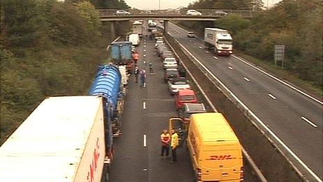 A14 in Cambridgeshire cleared after fire and crash - BBC News