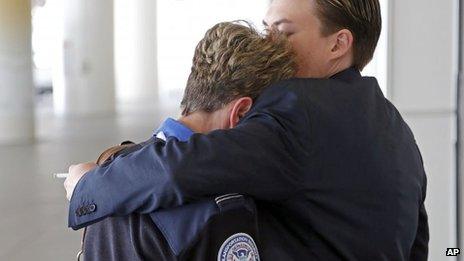 TSA agent killed in Los Angeles airport shooting - BBC News