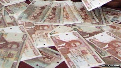 Kenya: ATMs 'dispense fake notes' - BBC News