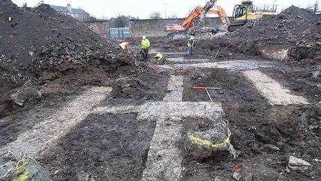 Leithers from 14th Century brought to life - BBC News