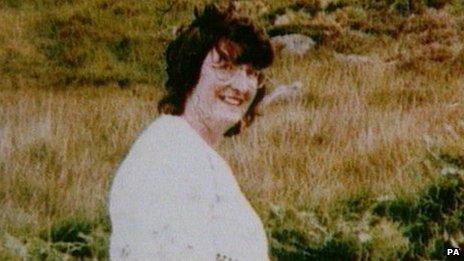 Fatal 1993 Hagley school bus crash safety changes 'not enough' - BBC News