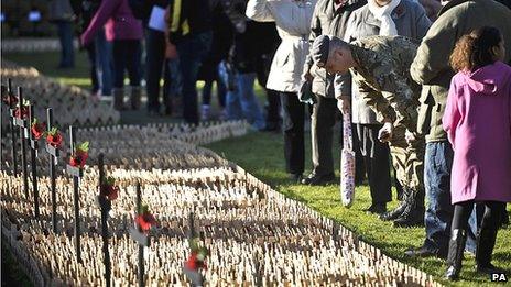 Service held at Royal Wootton Bassett's Field of Remembrance - BBC News