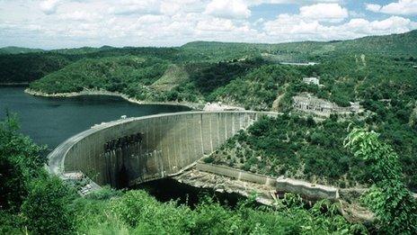 Zimbabwe's Kariba dam 'be to expanded' after China deal - BBC News