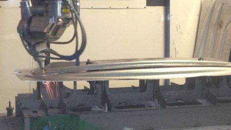 Morgan's 1,000th three-wheeler rolls off line - BBC News