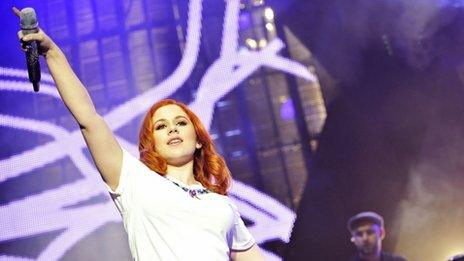 Katy B announces details of a UK tour for March 2014 - BBC News