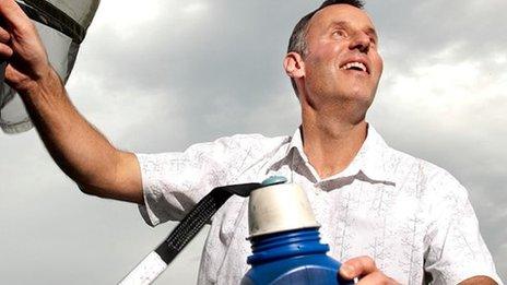 Oxfam concerned about Exeter man's Parabottle aid idea - BBC News