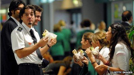 Dubai Air Show: Are we facing a pilot shortage? - BBC News