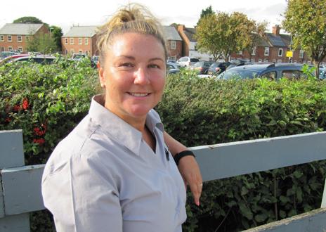 The railway workers trained to stop suicides - BBC News