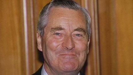 Former Bank of England governor Lord Kingsdown dies - BBC News