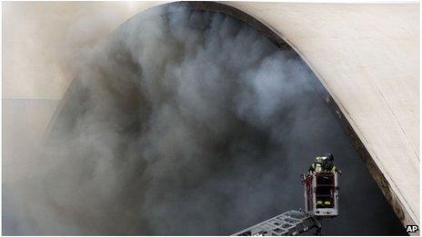 Brazil Niemeyer building hit by fire in Sao Paulo - BBC News