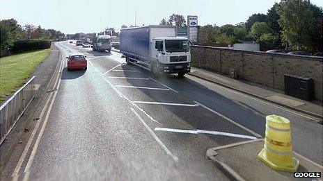 Ely car crash leaves pedestrian dead - BBC News