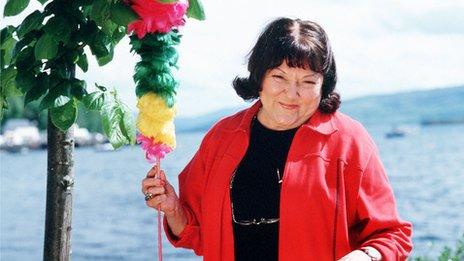 Balamory and High Road actress Mary Riggans dies at 78 - BBC News
