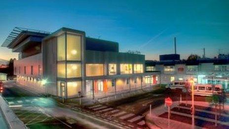 New Bracknell urgent care centre opens in Brant's Bridge - BBC News