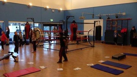 Proceeds of crime money given to West Midlands boxing clubs - BBC News