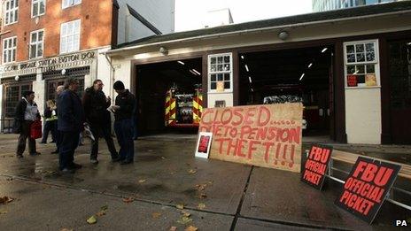 London Fire Brigade gets 96 calls during strike - BBC News
