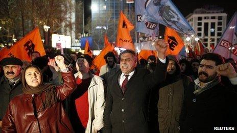 Turkey corruption inquiry: Ministers' sons charged - BBC News