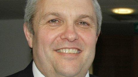 The Queen's New Year Honours list: Two Manxmen honoured - BBC News