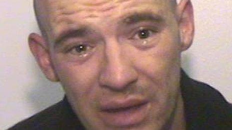 Mark Harrop wanted over rape of woman in Hyde - BBC News