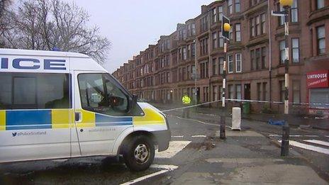 Police investigate murder after disturbance in Govan - BBC News
