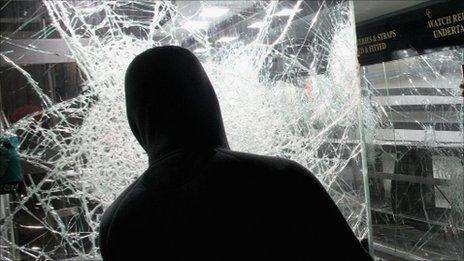 'Just 16% 'of London riot fund spent, according to Assembly - BBC News