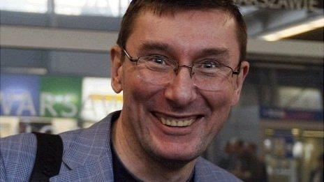 Profile: Ukraine's firebrand ex-minister Lutsenko - BBC News
