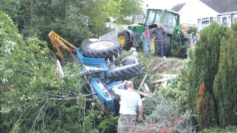 Devon runaway tractor ends up in garden - BBC News