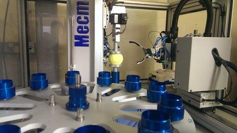 Smart racquet on hand to transform tennis coaching - BBC News