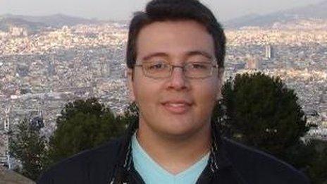 Job offers flood in for Brazilian who found Facebook bug - BBC News