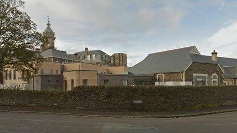 Cossham Hospital minor injuries unit public meeting held - BBC News