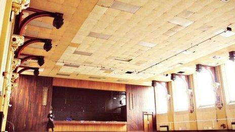 Wakefield's Unity Hall redevelopment gets £420,000 grant - BBC News