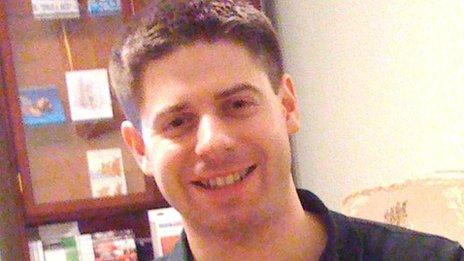 Aaron Fiveash missing: Body of 'naked' man found in Southsea - BBC News