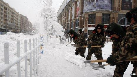 China media: Snow chaos - BBC News