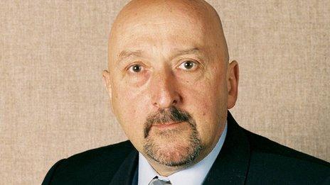 West Oxfordshire councillor Steve Hayward in resignation U-turn - BBC News