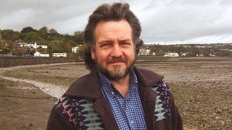 Y bardd Nigel Jenkins: loes y teulu - BBC Cymru Fyw