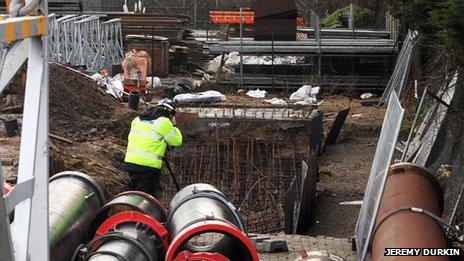 Claxton Engineering crush deaths 'accidental' - BBC News