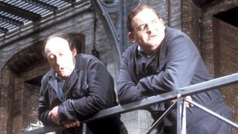 Porridge actor Ken Jones, who played 'Horrible' Ives, dies - BBC News